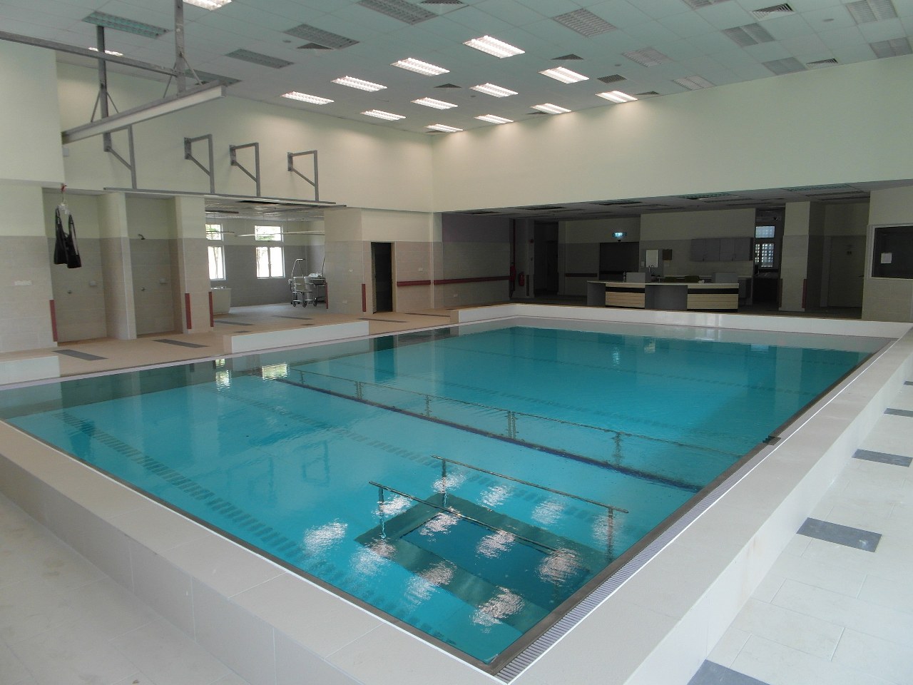Therapy pools advantages with a movable floor - Variopool